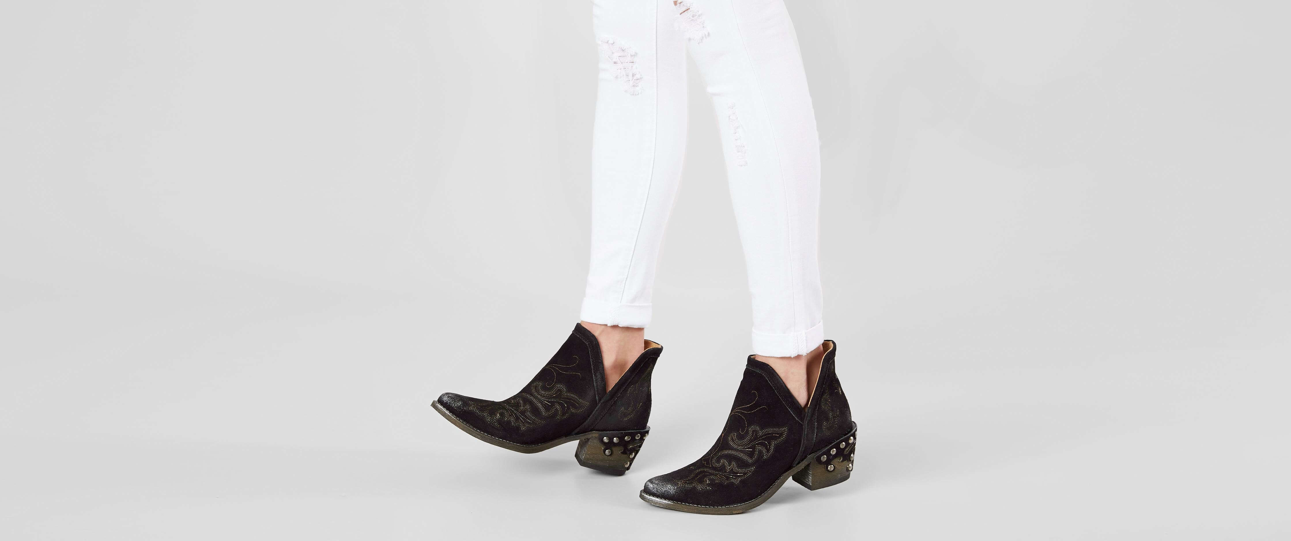 Clothing for Women - Corral | Buckle
