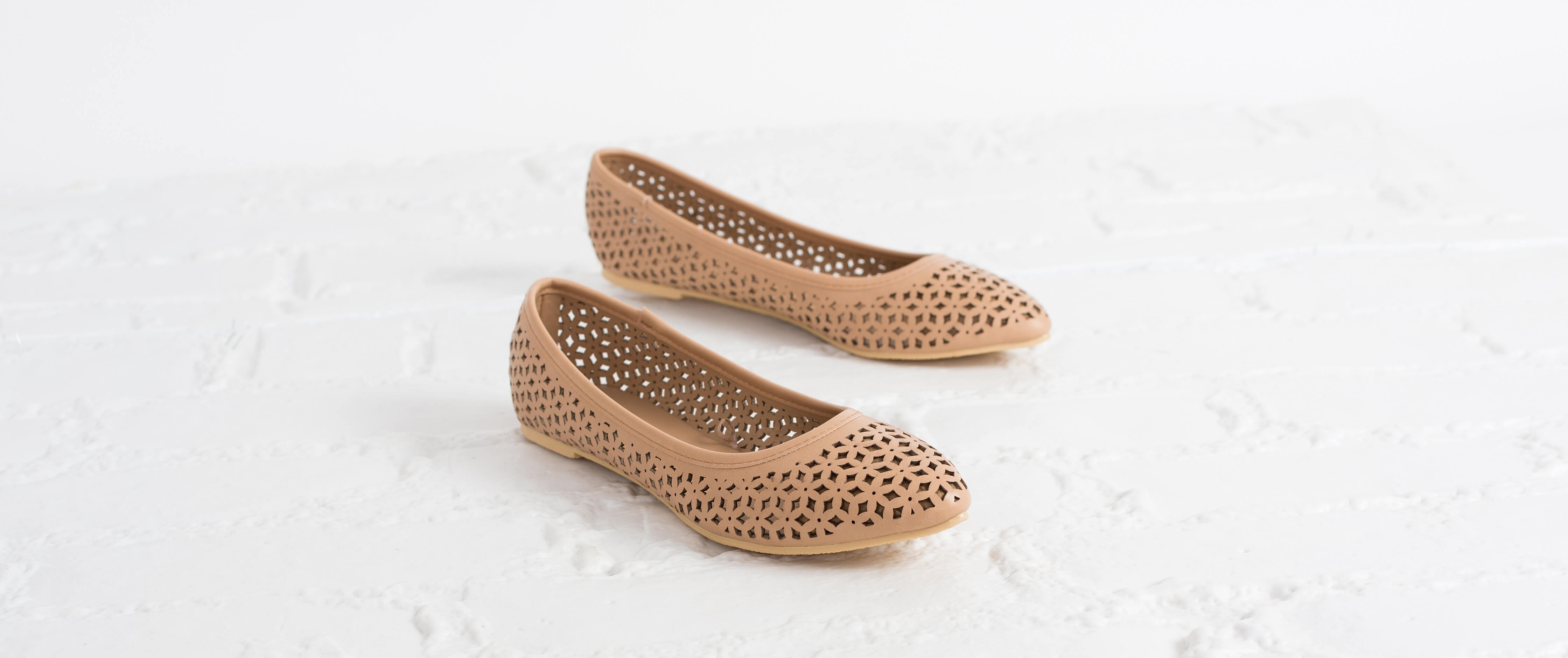 Free Choice Perforated Shoe - Women's Shoes in Tan | Buckle