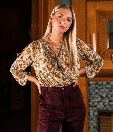 Gimmicks Clothing Collection | Buckle