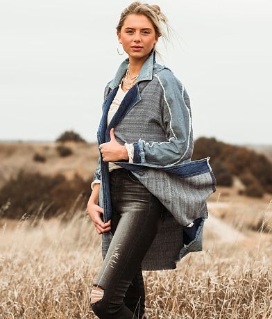 Gimmicks Clothing Collection | Buckle